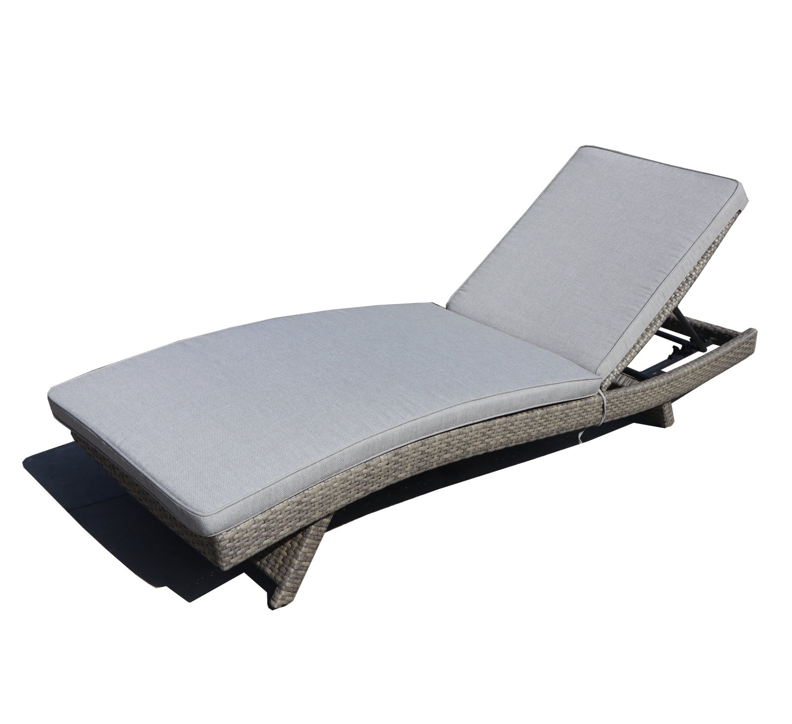 QUALITY POLY RATTAN SUNBED - FOLDABLE LEGS