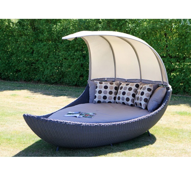 QUALITY POLY RATTAN SUNBED WITH CANOPY